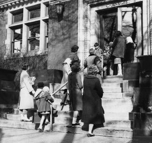 Library History – Oakmont Carnegie Library